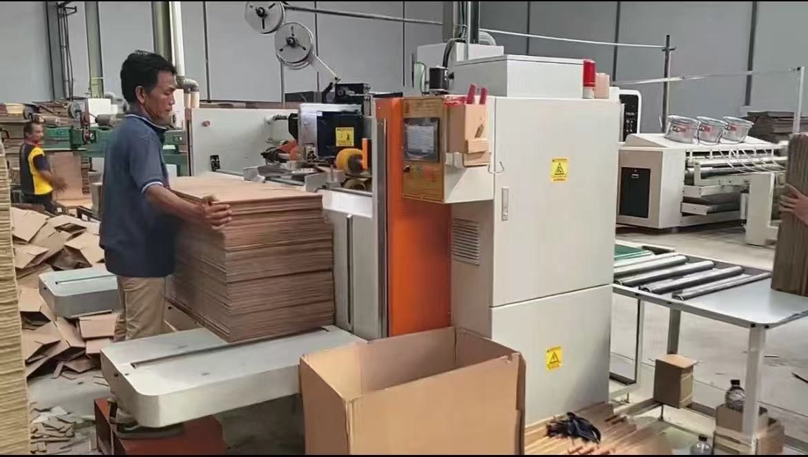 Double Servo High Speed Semi-auto Stitcher also can be used for single ...